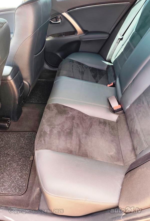 Pelēks Toyota Avensis 2011 Jelgava, ar dzinēja tilpumu 2.00 L un nobraukumu 243 tūkst. km par 4300 €, foto 9 vietnē AUTOMOTO.COM.LV