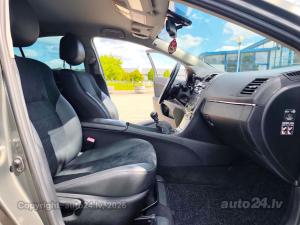 Grey Toyota Avensis 2011 in Jelgava, with an engine capacity of 2.00 L and mileage of 243 thousand km for 4300 €, photo 13 on AUTOMOTO.COM.LV