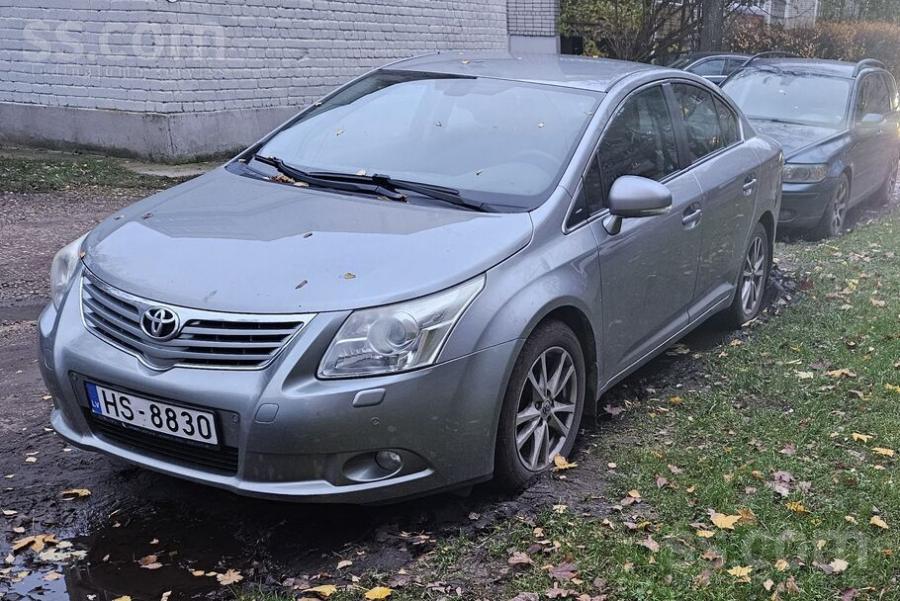 Grey Toyota Avensis 2011 in Riga, with an engine capacity of 1.80 L and mileage of 185 thousand km for 4900 €, photo 1 on AUTOMOTO.COM.LV