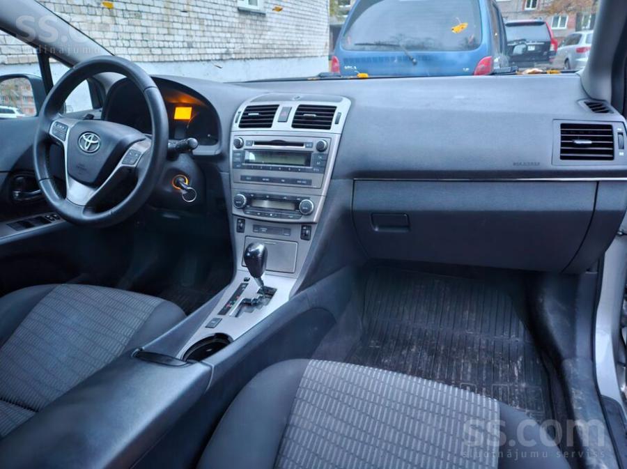 Grey Toyota Avensis 2011 in Riga, with an engine capacity of 1.80 L and mileage of 185 thousand km for 4900 €, photo 5 on AUTOMOTO.COM.LV