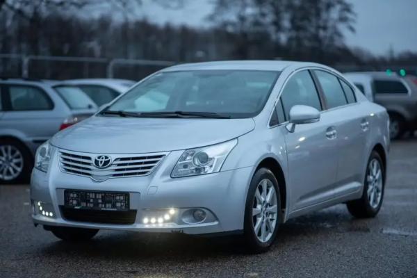 Серый Тойота Авенсис 2011 в Лиепая, объемом двигателя 2.20 л и пробегом 216 тыс. км за 7600 €, фото 1 на AUTOMOTO.COM.LV