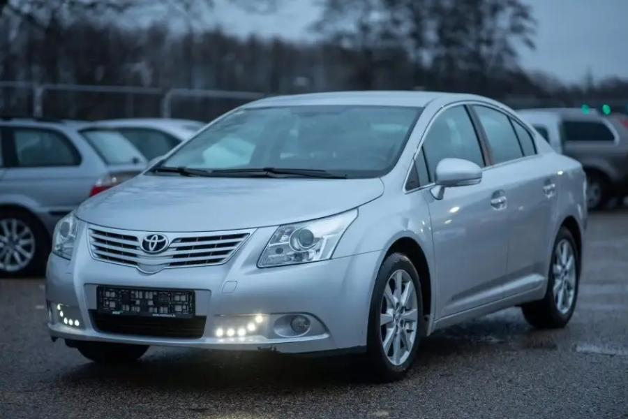 Серый Тойота Авенсис 2011 в Лиепая, объемом двигателя 2.20 л и пробегом 216 тыс. км за 7600 €, фото 1 на AUTOMOTO.COM.LV