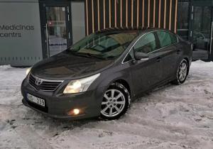 Pelēks Toyota Avensis 2011 Rīga, ar dzinēja tilpumu 2.00 L un nobraukumu 140 tūkst. km par 7990 €, foto  vietnē AUTOMOTO.COM.LV