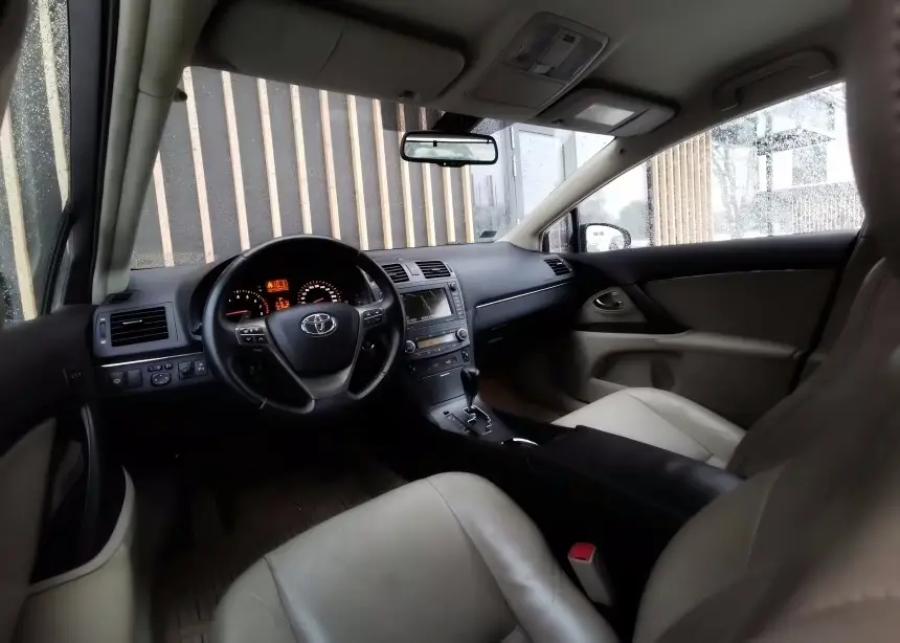 Серый Тойота Авенсис 2011 в Рига, объемом двигателя 2.00 л и пробегом 140 тыс. км за 7990 €, фото 4 на AUTOMOTO.COM.LV