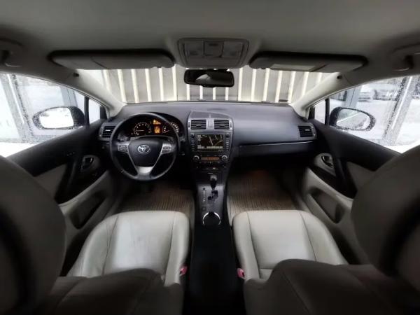Серый Тойота Авенсис 2011 в Рига, объемом двигателя 2.00 л и пробегом 140 тыс. км за 7990 €, фото 4 на AUTOMOTO.COM.LV