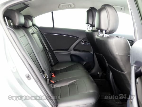 Grey Toyota Avensis 2011 in Tallinn, with an engine capacity of 2.00 L and mileage of 343 thousand km for 2999 €, photo 7 on AUTOMOTO.COM.LV