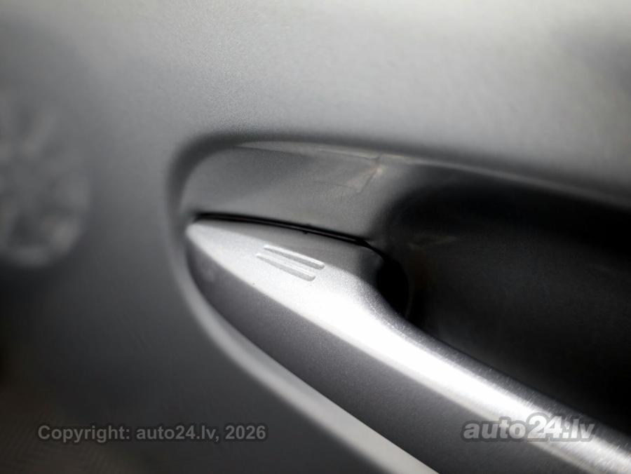 Серый Тойота Авенсис 2011 в Таллин, объемом двигателя 2.00 л и пробегом 343 тыс. км за 2999 €, фото 9 на AUTOMOTO.COM.LV