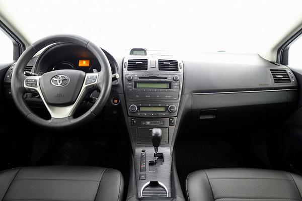 Grey Toyota Avensis 2011 in Tallinn, with an engine capacity of 2.00 L and mileage of 343 thousand km for 2999 €, photo 5 on AUTOMOTO.COM.LV