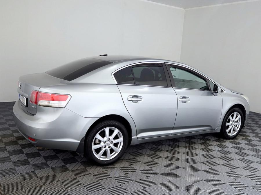 Pelēks Toyota Avensis 2011 Tallina, ar dzinēja tilpumu 2.00 L un nobraukumu 343 tūkst. km par 2999 €, foto 13 vietnē AUTOMOTO.COM.LV