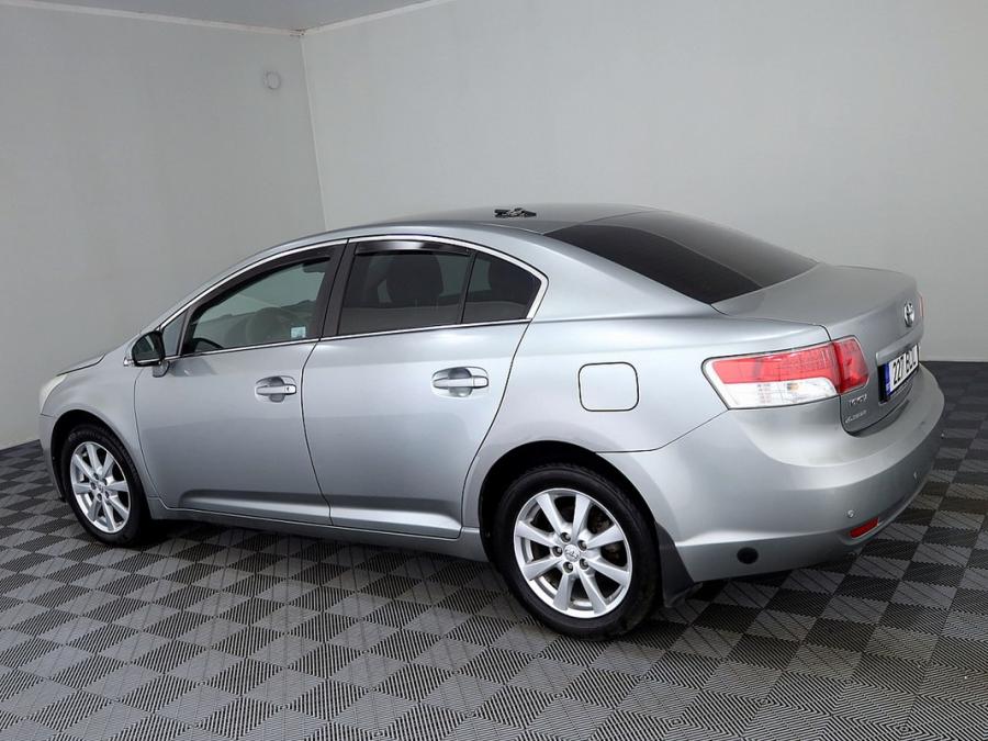 Pelēks Toyota Avensis 2011 Tallina, ar dzinēja tilpumu 2.00 L un nobraukumu 343 tūkst. km par 2999 €, foto 14 vietnē AUTOMOTO.COM.LV