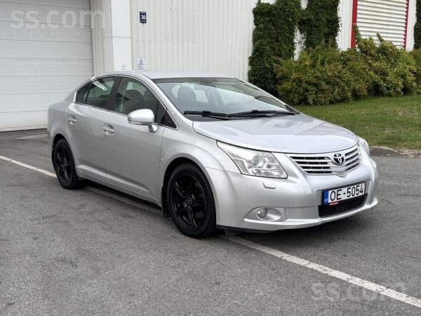 Pelēks Toyota Avensis 2011 Rīga, ar dzinēja tilpumu 2.20 L un nobraukumu 286 tūkst. km par 2500 €, foto 2 vietnē AUTOMOTO.COM.LV