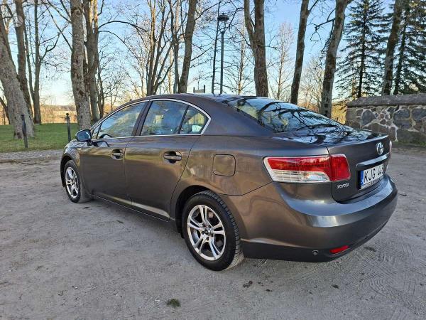 Pelēks Toyota Avensis 2011 Kretinga, ar dzinēja tilpumu 2.00 L un nobraukumu 614 tūkst. km par 1350 €, foto 6 vietnē AUTOMOTO.COM.LV
