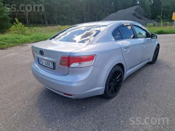 Grey Toyota Avensis 2011 in Riga, with an engine capacity of 2.00 L and mileage of 275 thousand km for 3600 €, photo 2 on AUTOMOTO.COM.LV