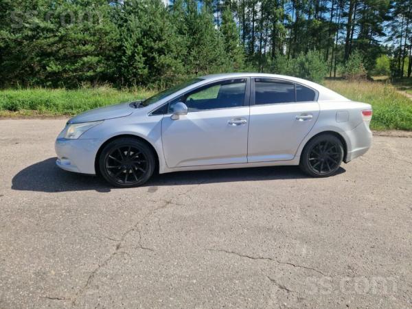 Grey Toyota Avensis 2011 in Riga, with an engine capacity of 2.00 L and mileage of 275 thousand km for 3600 €, photo 5 on AUTOMOTO.COM.LV