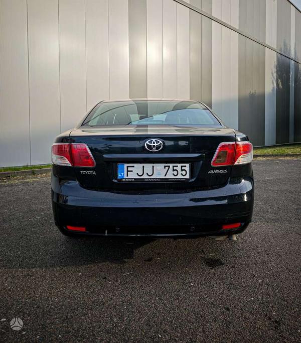 Grey Toyota Avensis 2011 in Vilnius, with an engine capacity of 1.99 L and mileage of 238 thousand km for 4800 €, photo 3 on AUTOMOTO.COM.LV