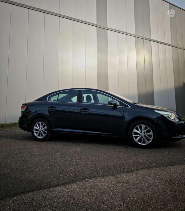 Grey Toyota Avensis 2011 in Vilnius, with an engine capacity of 1.99 L and mileage of 238 thousand km for 4800 €, photo 5 on AUTOMOTO.COM.LV