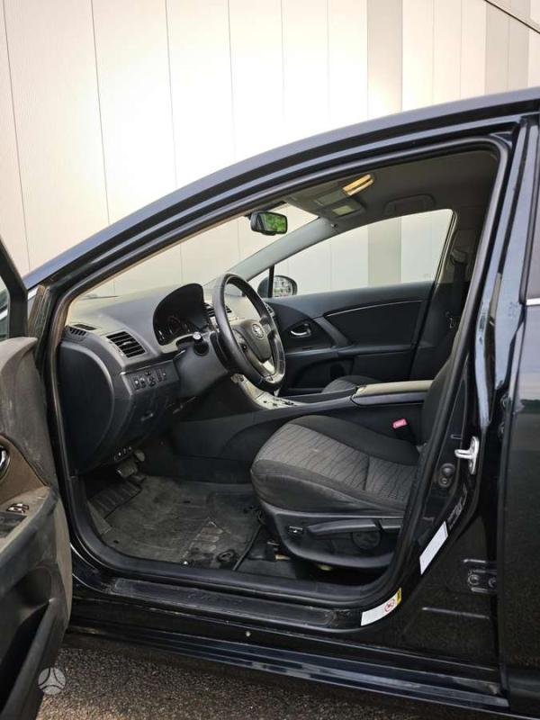 Grey Toyota Avensis 2011 in Vilnius, with an engine capacity of 1.99 L and mileage of 238 thousand km for 4800 €, photo 9 on AUTOMOTO.COM.LV