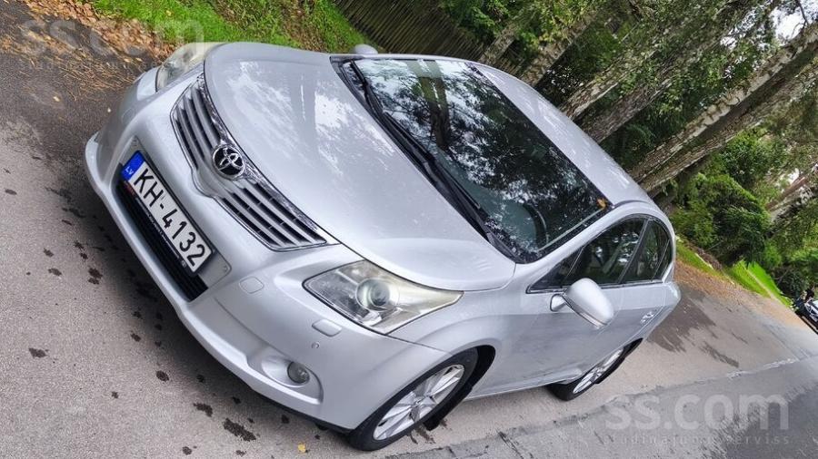 Grey Toyota Avensis 2011 in Jurmala, with an engine capacity of 1.80 L and mileage of 275 thousand km for 3900 €, photo 1 on AUTOMOTO.COM.LV