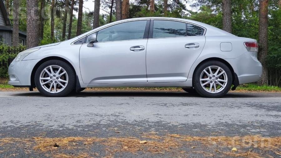 Grey Toyota Avensis 2011 in Jurmala, with an engine capacity of 1.80 L and mileage of 275 thousand km for 3900 €, photo 5 on AUTOMOTO.COM.LV