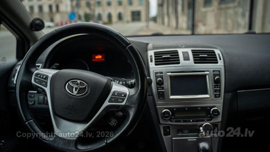 Серый Тойота Авенсис 2012 в Таллин, объемом двигателя 1.80 л и пробегом 162 тыс. км за 8000 €, фото 7 на AUTOMOTO.COM.LV