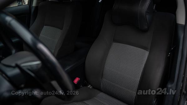 Pelēks Toyota Avensis 2012 Tallina, ar dzinēja tilpumu 1.80 L un nobraukumu 162 tūkst. km par 8000 €, foto 9 vietnē AUTOMOTO.COM.LV