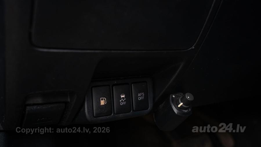 Серый Тойота Авенсис 2012 в Таллин, объемом двигателя 1.80 л и пробегом 162 тыс. км за 8000 €, фото 13 на AUTOMOTO.COM.LV