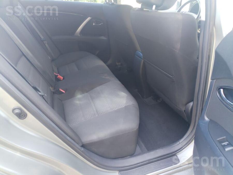 Pelēks Toyota Avensis 2012 Rīga, ar dzinēja tilpumu 2.00 L un nobraukumu 258 tūkst. km par 5950 €, foto 20 vietnē AUTOMOTO.COM.LV