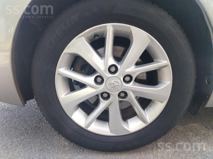 Pelēks Toyota Avensis 2012 Rīga, ar dzinēja tilpumu 2.00 L un nobraukumu 258 tūkst. km par 5950 €, foto 22 vietnē AUTOMOTO.COM.LV