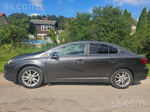 Pelēks Toyota Avensis 2012 Rīga, ar dzinēja tilpumu 1.80 L un nobraukumu 239 tūkst. km par 4500 €, foto 2 vietnē AUTOMOTO.COM.LV
