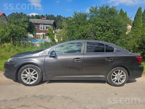 Pelēks Toyota Avensis 2012 Rīga, ar dzinēja tilpumu 1.80 L un nobraukumu 239 tūkst. km par 4500 €, foto 3 vietnē AUTOMOTO.COM.LV