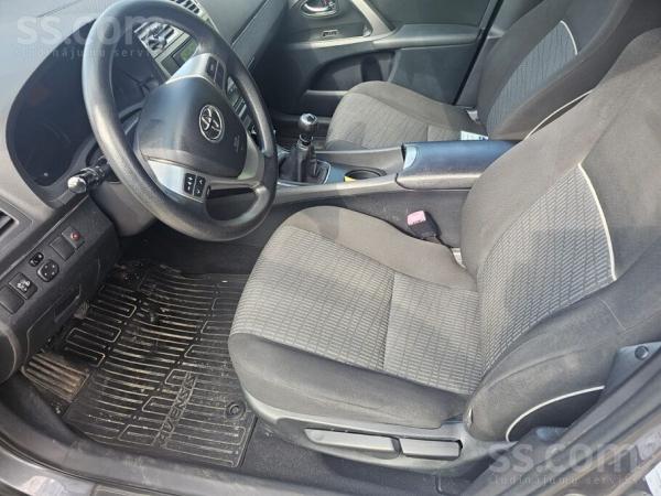 Pelēks Toyota Avensis 2012 Rīga, ar dzinēja tilpumu 1.80 L un nobraukumu 239 tūkst. km par 4500 €, foto 4 vietnē AUTOMOTO.COM.LV