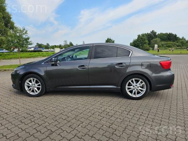 Grey Toyota Avensis 2012 in Riga, with an engine capacity of 1.80 L and mileage of 239 thousand km for 4900 €, photo 2 on AUTOMOTO.COM.LV