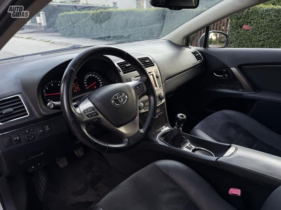 Pelēks Toyota Avensis 2012 Alīta, ar dzinēja tilpumu 2.00 L un nobraukumu 366 tūkst. km par 4350 €, foto 17 vietnē AUTOMOTO.COM.LV
