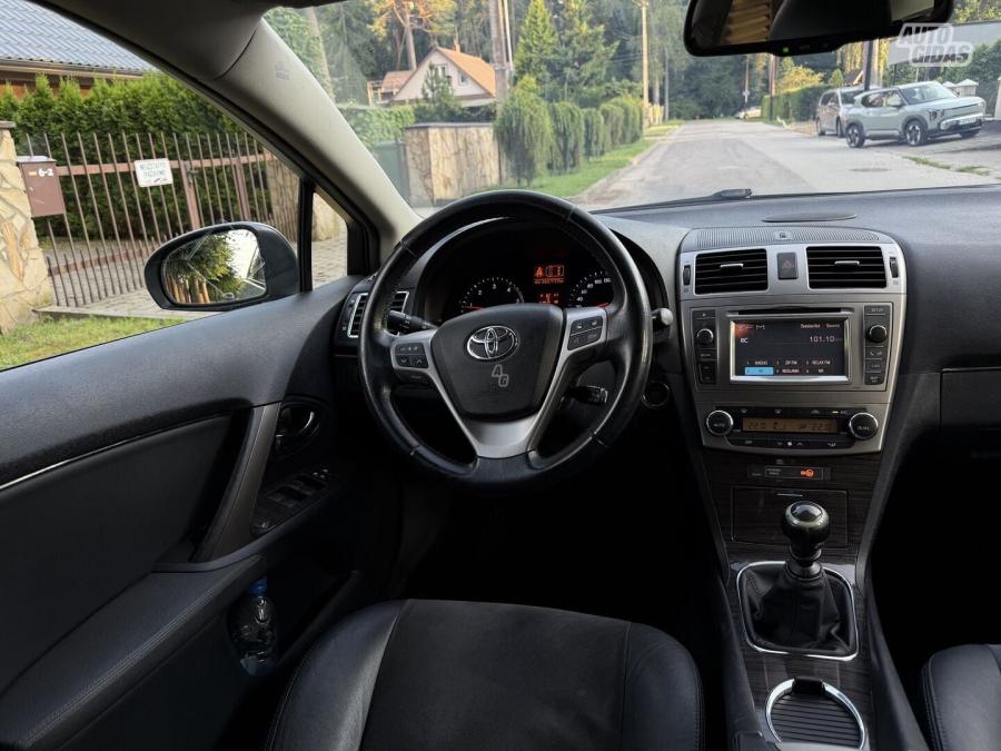Pelēks Toyota Avensis 2012 Alīta, ar dzinēja tilpumu 2.00 L un nobraukumu 366 tūkst. km par 4350 €, foto 20 vietnē AUTOMOTO.COM.LV