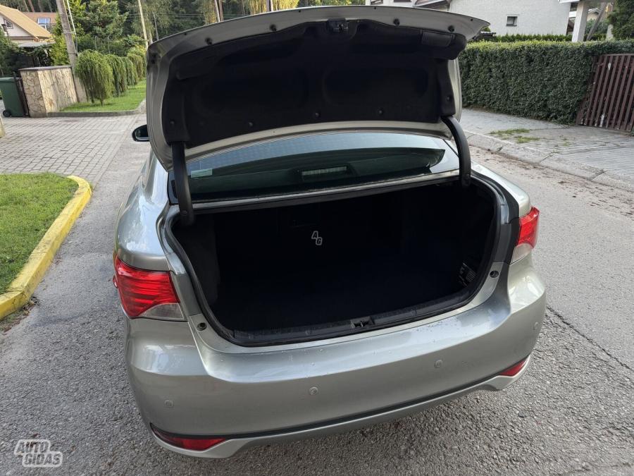 Pelēks Toyota Avensis 2012 Alīta, ar dzinēja tilpumu 2.00 L un nobraukumu 366 tūkst. km par 4350 €, foto 25 vietnē AUTOMOTO.COM.LV