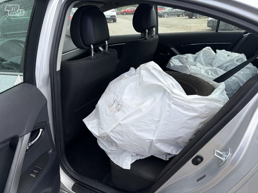 Grey Toyota Avensis 2012 in Vilnius, with an engine capacity of 2.00 L and mileage of 51 thousand km for 6999 €, photo 14 on AUTOMOTO.COM.LV