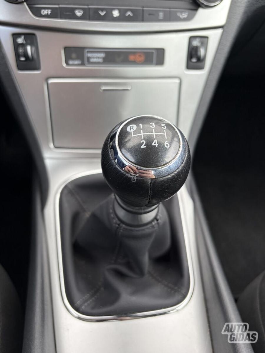Grey Toyota Avensis 2012 in Vilnius, with an engine capacity of 2.00 L and mileage of 51 thousand km for 6999 €, photo 19 on AUTOMOTO.COM.LV