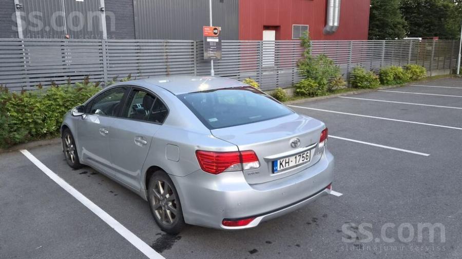Grey Toyota Avensis 2012 in Riga, with an engine capacity of 2.20 L and mileage of 400 thousand km for 3290 €, photo 4 on AUTOMOTO.COM.LV