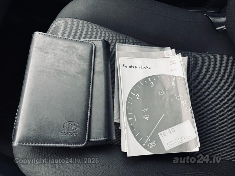 Grey Toyota Avensis 2012 in Tallinn, with an engine capacity of 2.00 L and mileage of 250 thousand km for 5390 €, photo 19 on AUTOMOTO.COM.LV