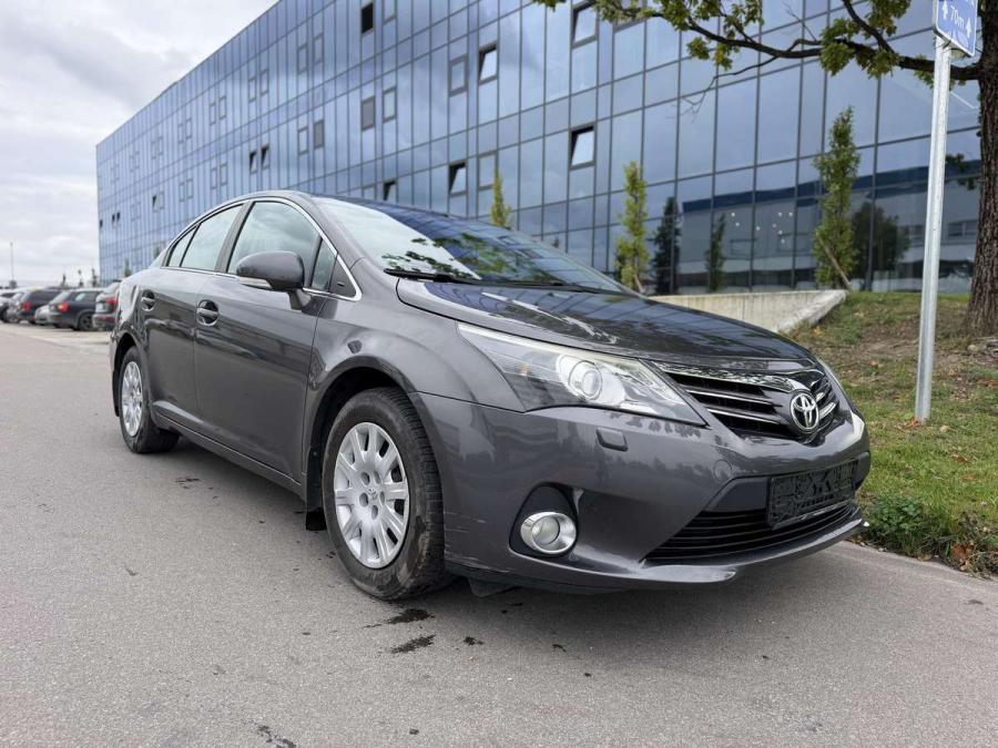 Pelēks Toyota Avensis 2012 Panevēža, ar dzinēja tilpumu 2.00 L un nobraukumu 234 tūkst. km par 3250 €, foto 1 vietnē AUTOMOTO.COM.LV