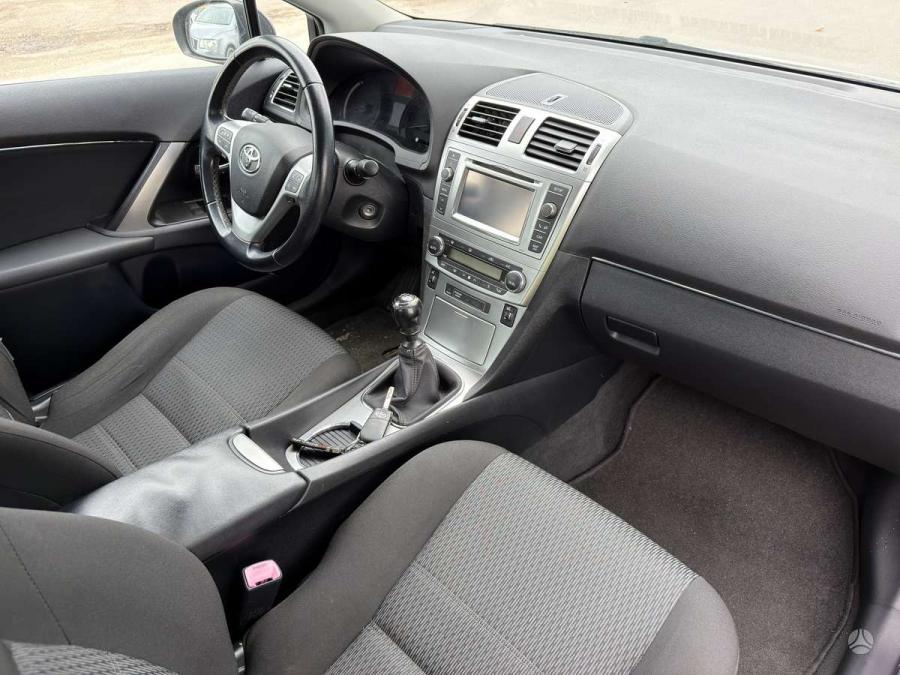 Pelēks Toyota Avensis 2012 Panevēža, ar dzinēja tilpumu 2.00 L un nobraukumu 234 tūkst. km par 3250 €, foto 17 vietnē AUTOMOTO.COM.LV