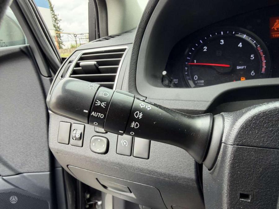Pelēks Toyota Avensis 2012 Panevēža, ar dzinēja tilpumu 2.00 L un nobraukumu 234 tūkst. km par 3250 €, foto 26 vietnē AUTOMOTO.COM.LV