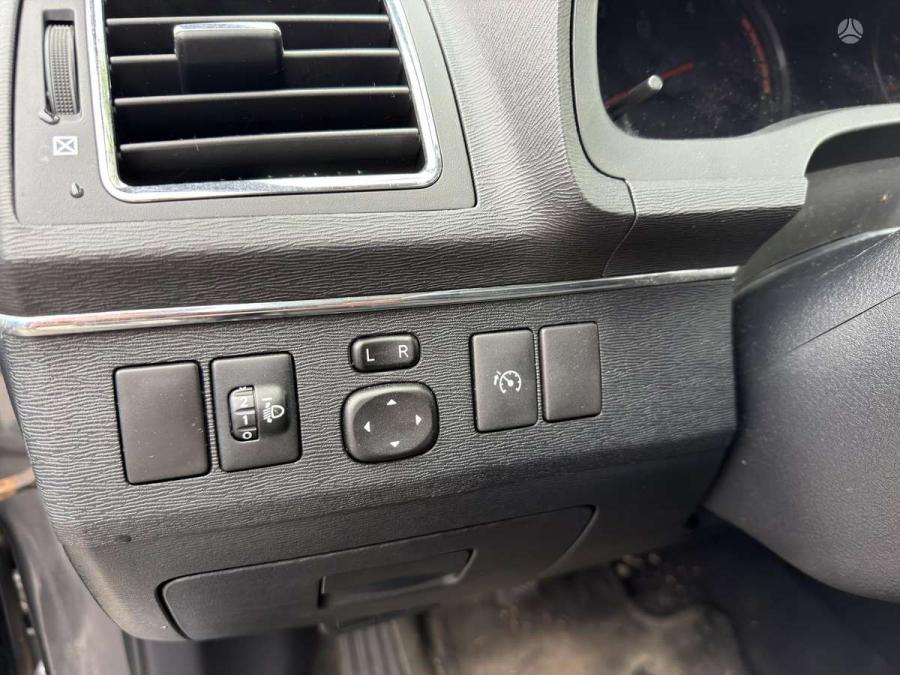 Pelēks Toyota Avensis 2012 Panevēža, ar dzinēja tilpumu 2.00 L un nobraukumu 234 tūkst. km par 3250 €, foto 28 vietnē AUTOMOTO.COM.LV