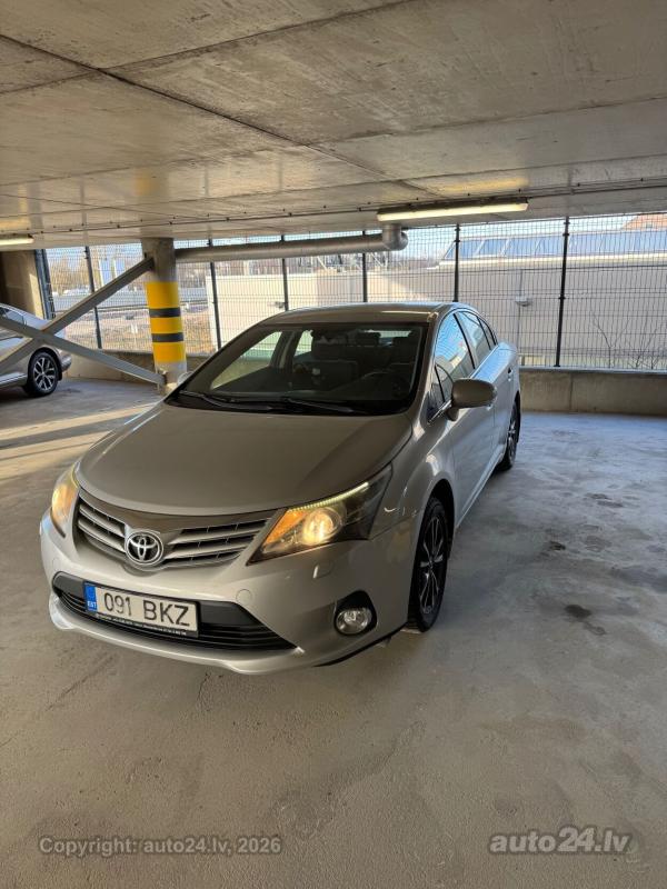 Pelēks Toyota Avensis 2013 Tallina, ar dzinēja tilpumu 1.80 L un nobraukumu 176 tūkst. km par 8990 €, foto 1 vietnē AUTOMOTO.COM.LV
