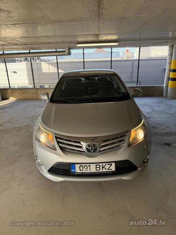 Grey Toyota Avensis 2013 in Tallinn, with an engine capacity of 1.80 L and mileage of 176 thousand km for 8990 €, photo 3 on AUTOMOTO.COM.LV
