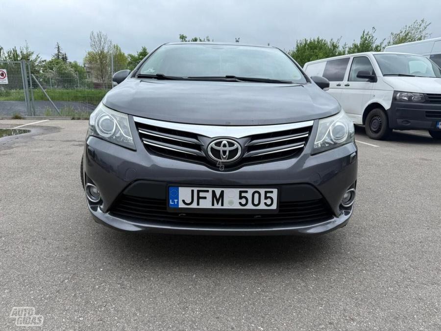 Pelēks Toyota Avensis 2013 Viļņa, ar dzinēja tilpumu 2.00 L un nobraukumu 295 tūkst. km par 5300 €, foto 4 vietnē AUTOMOTO.COM.LV