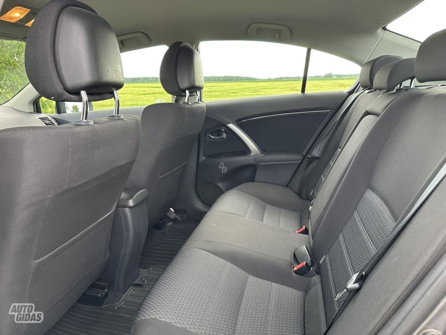 Grey Toyota Avensis 2013 in Vilnius, with an engine capacity of 2.00 L and mileage of 411 thousand km for 4700 €, photo 13 on AUTOMOTO.COM.LV