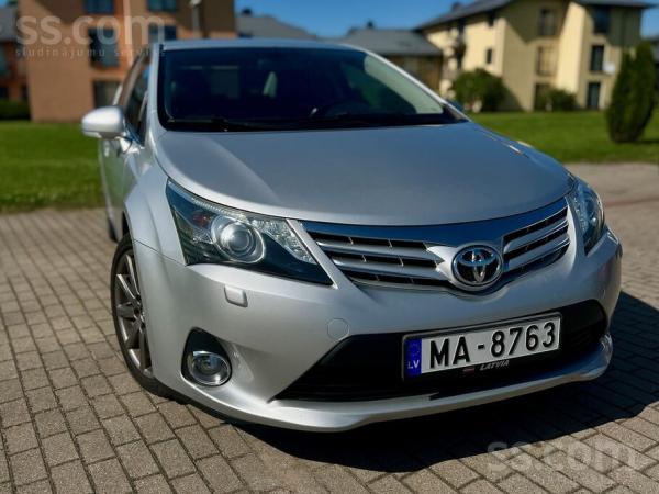 Pelēks Toyota Avensis 2013 Rīga, ar dzinēja tilpumu 2.20 L un nobraukumu 321 tūkst. km par 5700 €, foto 1 vietnē AUTOMOTO.COM.LV