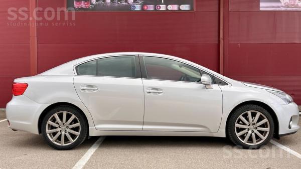 Pelēks Toyota Avensis 2013 Rīga, ar dzinēja tilpumu 2.20 L un nobraukumu 321 tūkst. km par 5700 €, foto 5 vietnē AUTOMOTO.COM.LV