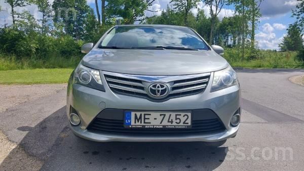 Pelēks Toyota Avensis 2013 Alūksne, ar dzinēja tilpumu 1.80 L un nobraukumu 0 tūkst. km par 3750 €, foto 3 vietnē AUTOMOTO.COM.LV